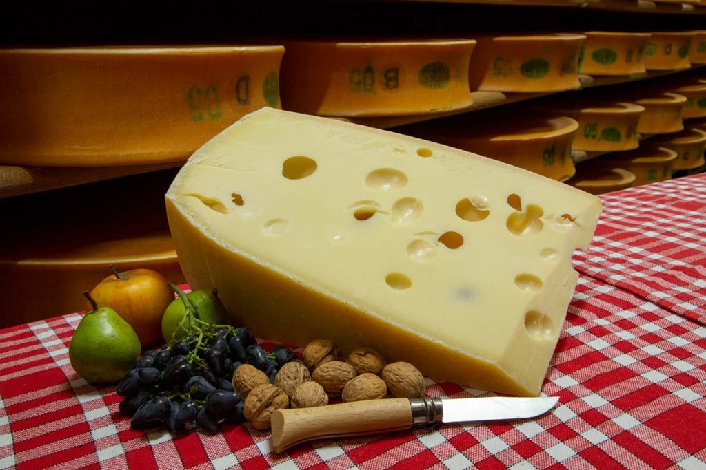Emmental de Savoie - Coopérative laitière de la chambre - Fromagerie